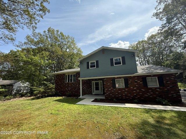 37 Seneca Rd, Mount Pocono, PA 18344