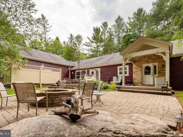 37 Skippers Point Rd, Oakland, MD 21550