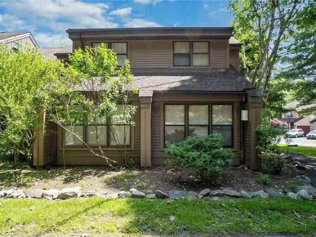 37 SKY VIEW DRIVE # E, SMITHFIELD TWP, PA 18360 Condo/Townhome.