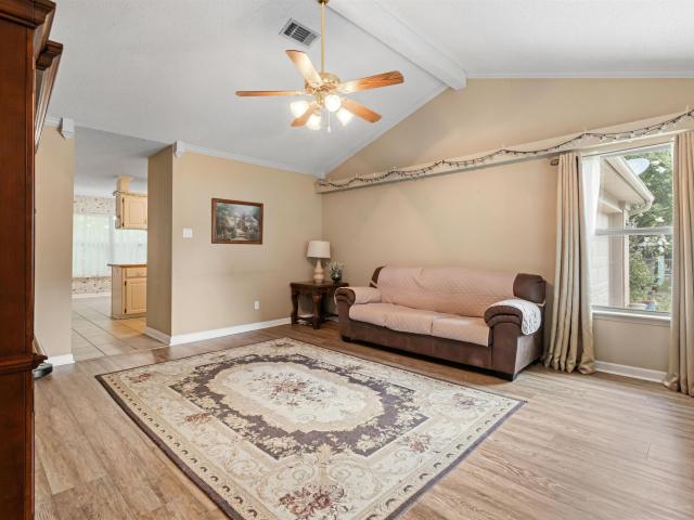37 Shaded Oaks Dr
