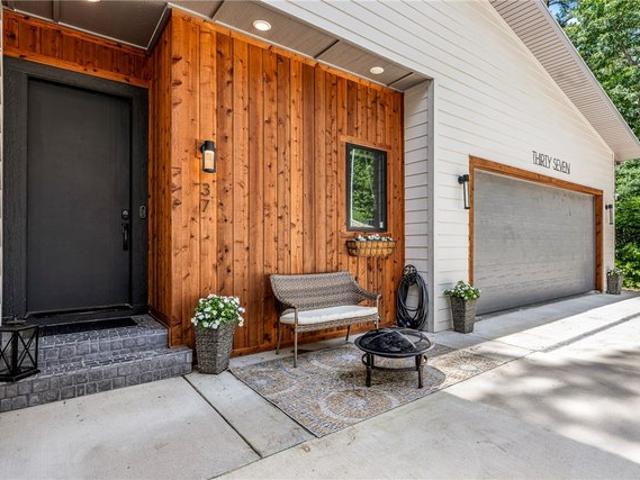 37 Shropshire Dr, Bella Vista, AR 72714