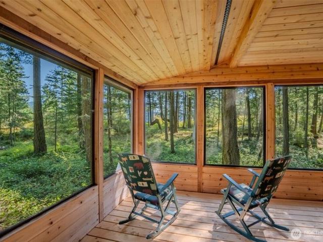 37 Silvermoon Ln, Orcas Island, WA 98280
