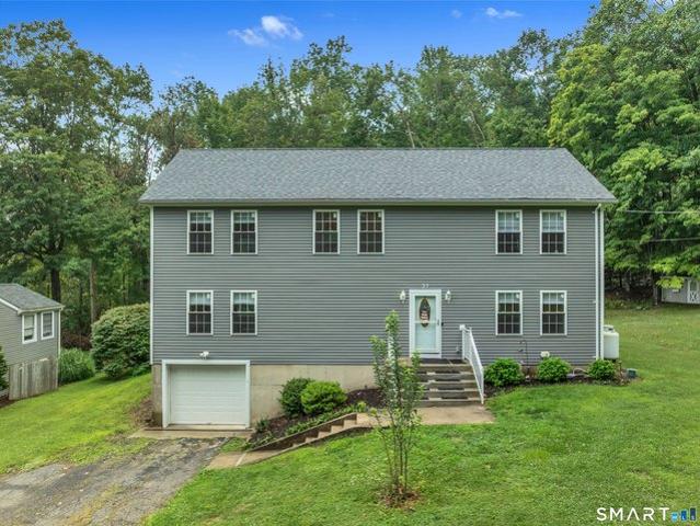 37 Stoneridge Dr, Torrington, CT 06790