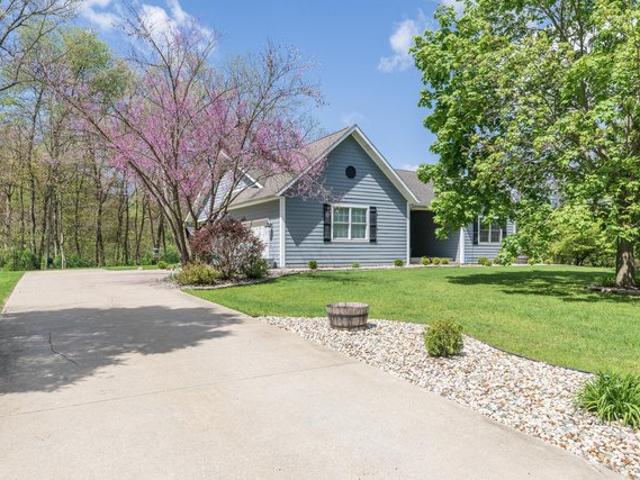 37 Summerset Dr, Kalamazoo, MI 49009