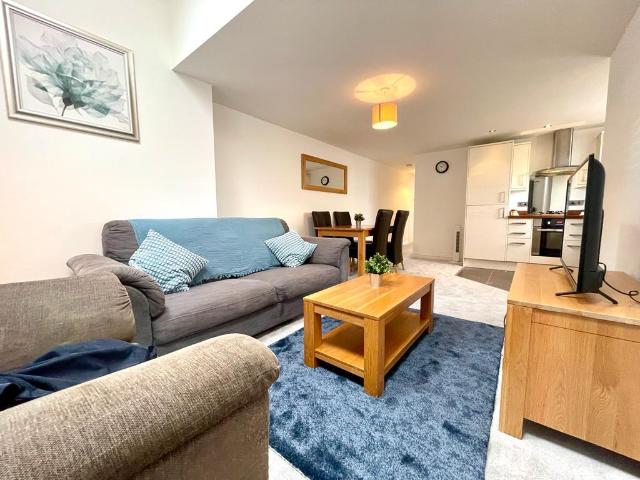37A Countess Lilias Road, GL7 2 bed flat to rent £1,150 pcm £265 pw