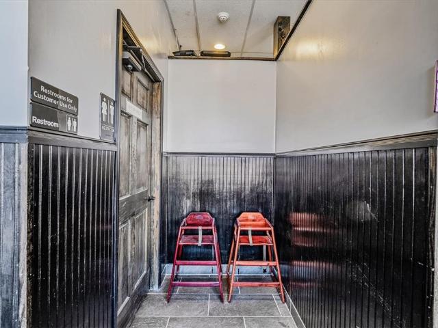 3404 Main St