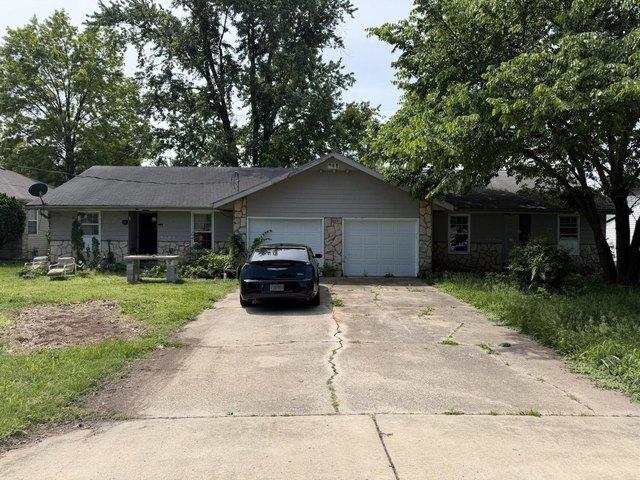 3404 W Sylvania St, Springfield, MO 65807