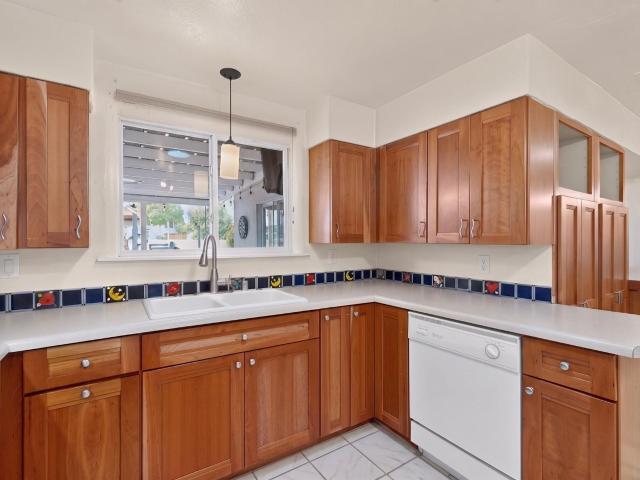 3405 Cardenas Drive NE