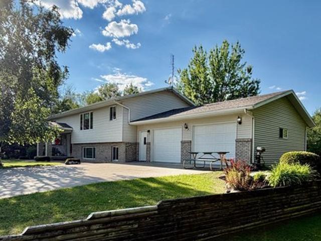 34063 th St, Roseau, MN 56751