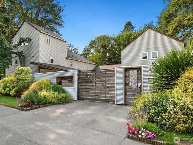 3406 W Government Way Apt 3, Seattle, WA 98199