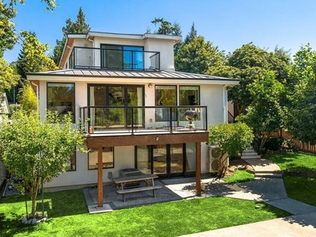 3407 92nd Ave NE, Yarrow Point, WA 98004