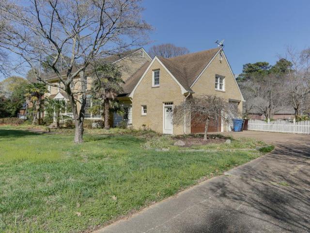 3408 Montgomery PL