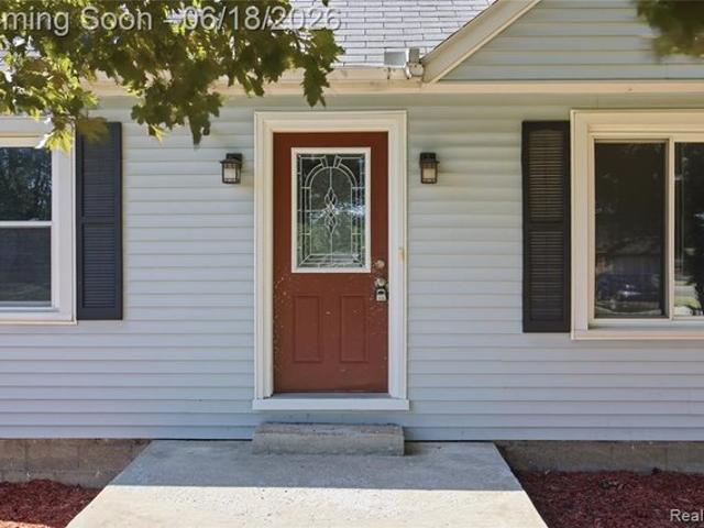 3408 N River Rd, Fort Gratiot, MI 48059