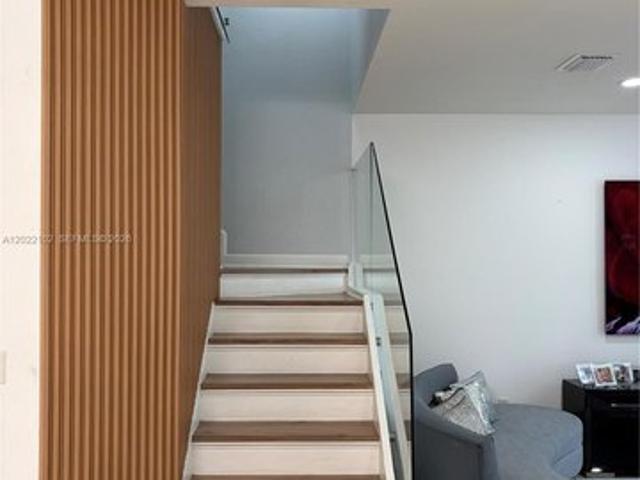 3409 W 92nd Pl, Hialeah, FL 33018