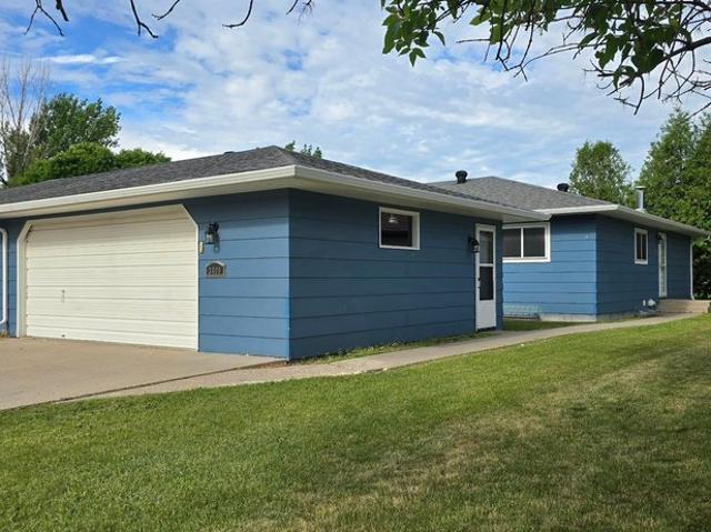 3409 12th St S, Moorhead, MN 56560