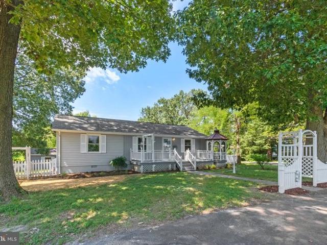 3400 Riverview Dr, Colonial Beach, VA 22443