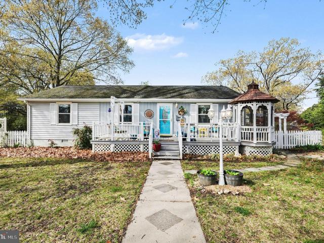 3400 Riverview Dr, Colonial Beach, VA 22443 | MLS #VAWE2010 | Compass