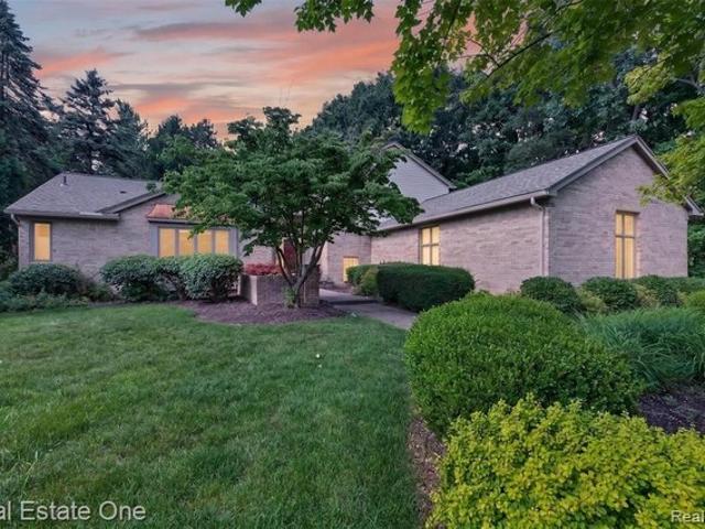 3400 Wedgewood Dr, Rochester Hills, MI 48306