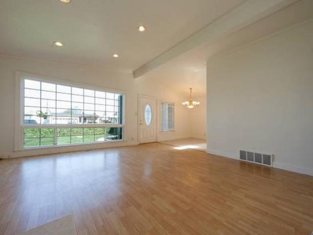 $3400 / 4br 1600ft² 4BD 3BA house with extra den & backyard in Shoreview, Cats/Dogs OK