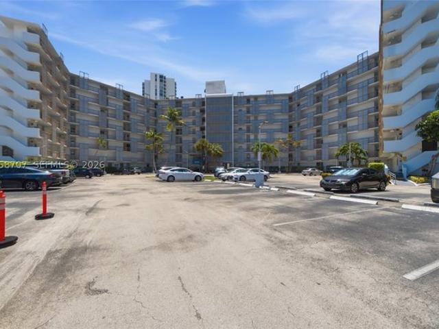 3401 N Country Club Dr Apt 804, Aventura, FL 33180