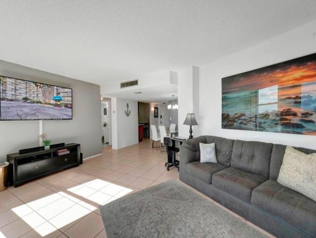 3401 N Country Club Dr #608, Aventura, FL 33180
