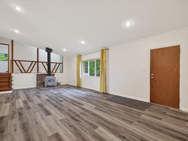 3401 E Bethel Lane