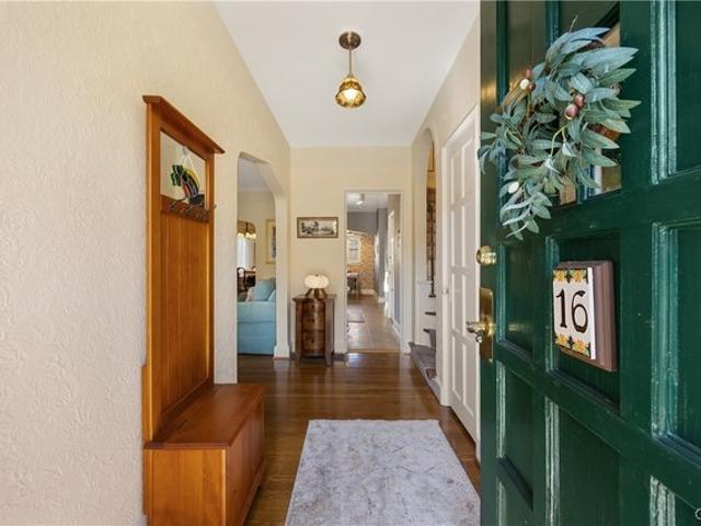 3401 James St Apt 16, Syracuse, NY 13206