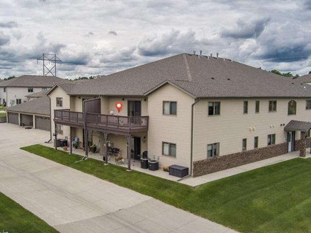 3401 Sharloh Pl Unit 2, Bismarck, ND 58501