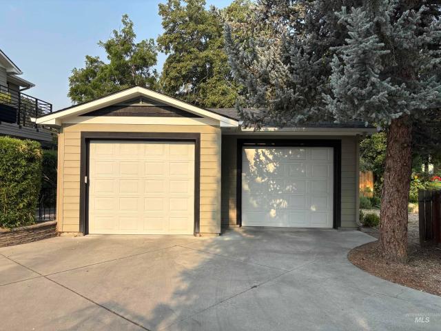 3401 W Plant Dr