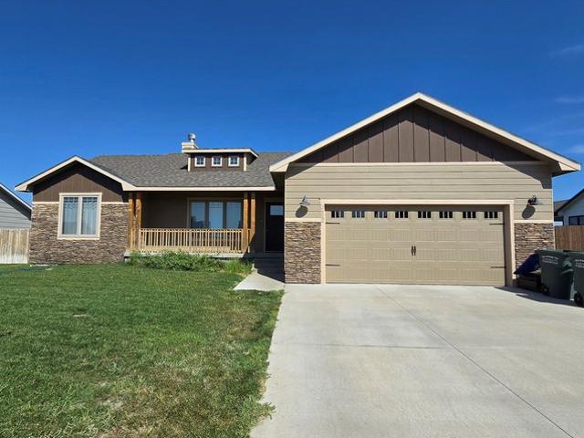 3402 Miles Ln, Dodge City, KS 67801