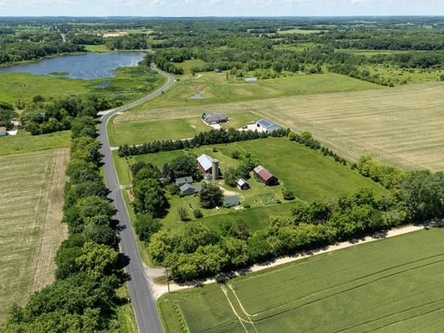 3402 Rutland Dunn Town Line Rd, Stoughton, WI 53589