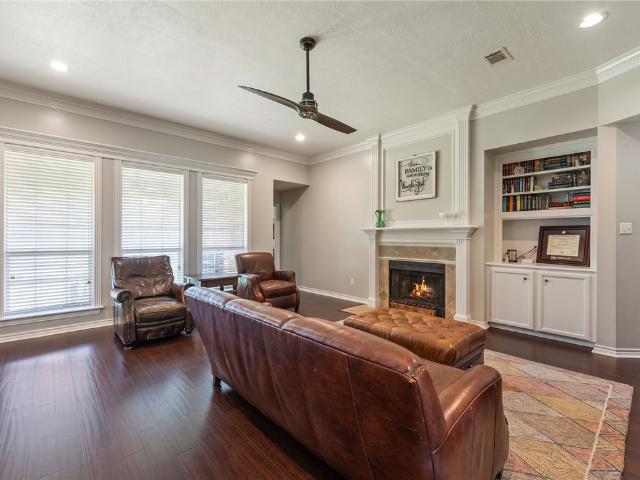 3403 Mustang Lane