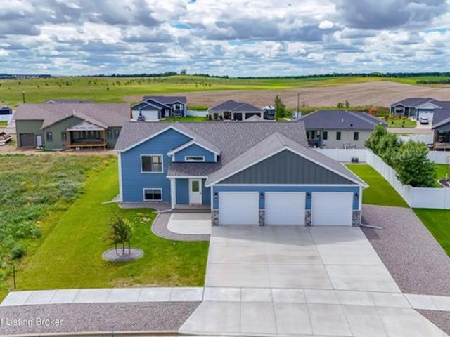 3403 Shamrock Loop, Dickinson, ND 58601