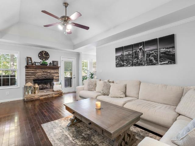 340 Chalet Cir