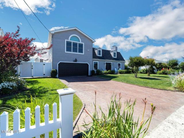 340 Bay Lane