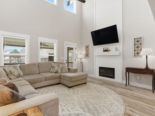 340 Bluebriar Trce