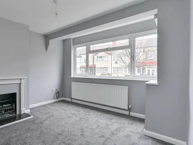 340 Grove Road, Lonesome, London, CR4 1AB, United Kingdom | 3 bed townhouse for rent #139621134 | Rentberry