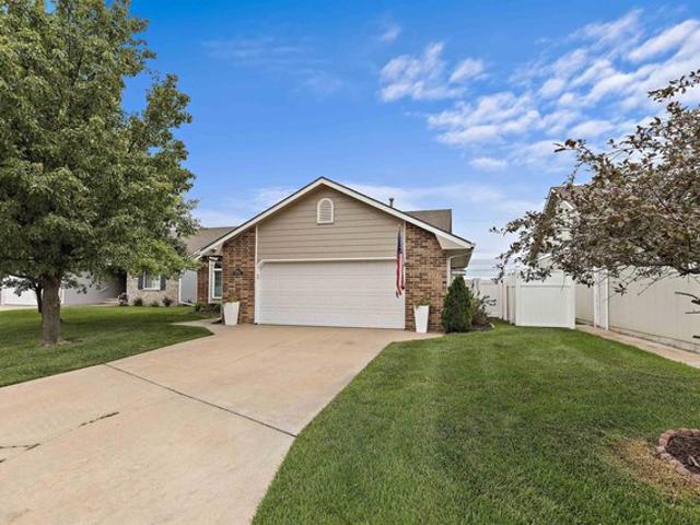 340 Kisiwa Village Rd, Hutchinson, KS 67502