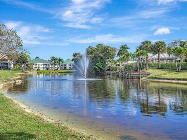 340 Horse Creek Dr Apt 207, Naples, FL 34110