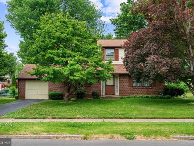 340 Hampton Dr, Feasterville Trevose, PA 19053