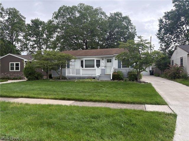 340 Hickory Dr, Berea, OH 44017