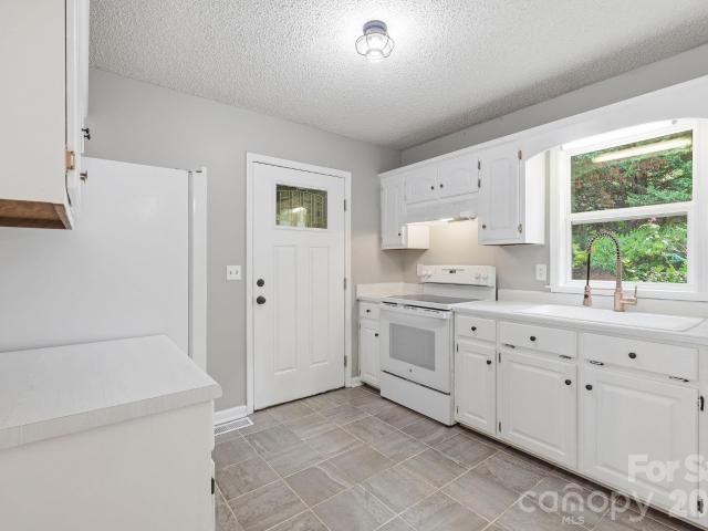 340 Oakwood Lane