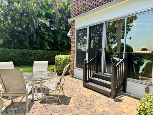 340 Orange Tree Dr, Atlantis, FL 33462