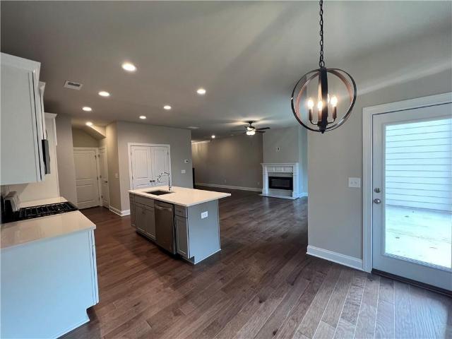 340 Lakeside Court