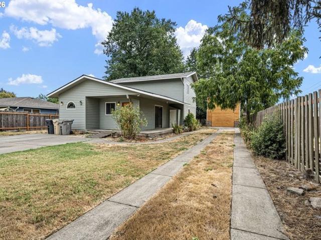 340 N 7th St, Harrisburg, OR 97446