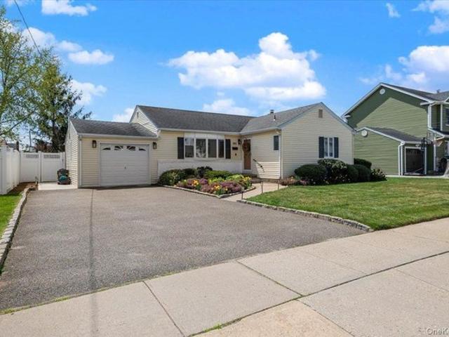 340 N Boston Ave, Massapequa, NY 11758