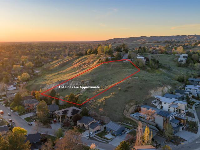 340 N Panorama Pl