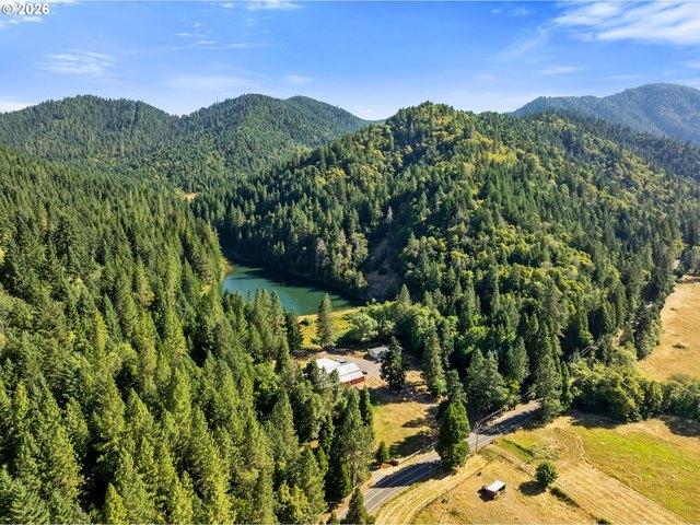 340 Speaker Rd, Wolf Creek, OR 97497