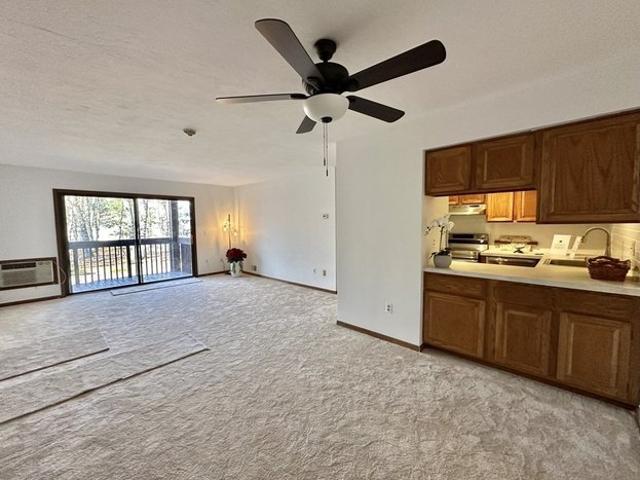 340 Sunderland Rd Unit 28G, Worcester, MA 01604