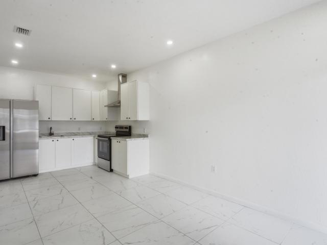 340 SW 11th Ave, Unit 2A, Hallandale Beach, FL 33009 | MLS #B26014